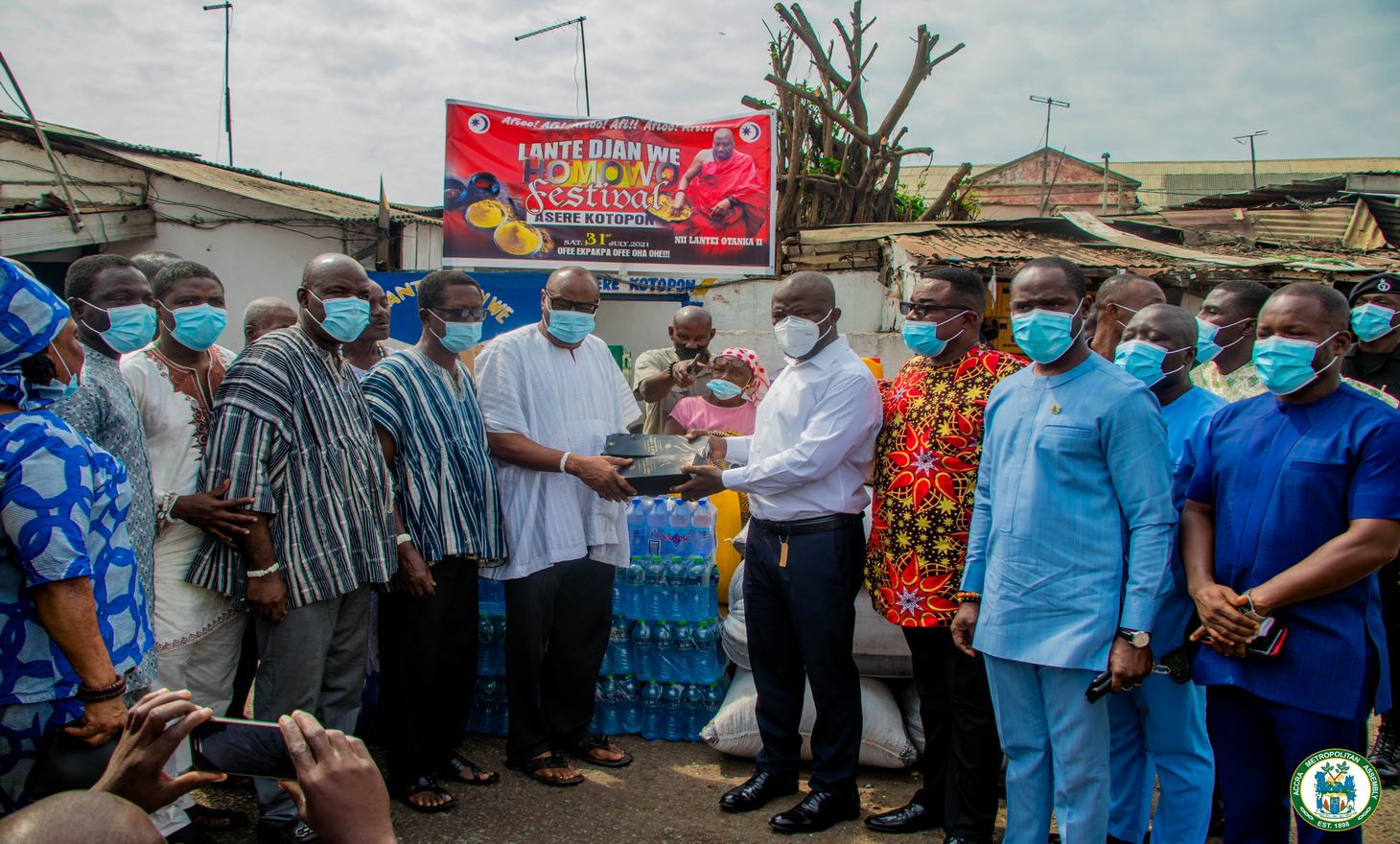 AMA - AMA boss presents food items to Lante Djan We towards Â Homowo ...